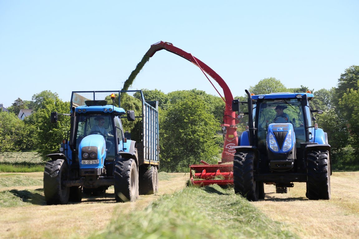 Grass silage 2016 Ireland | JF FCT 1060 & 1100 trailed foragers at work ...